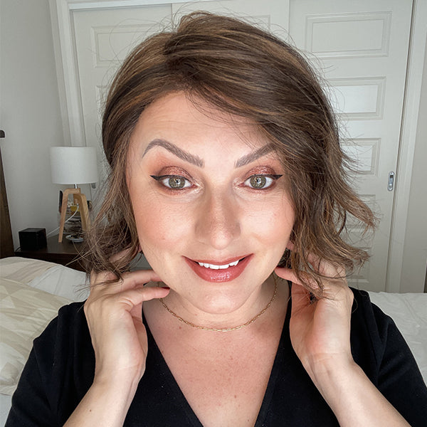 How To Pair Makeup and Wigs by Kim Stamiris – Wigs.com