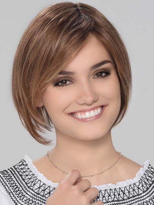 Amy Small Deluxe | Synthetic Lace Front Wig – Wigs.com